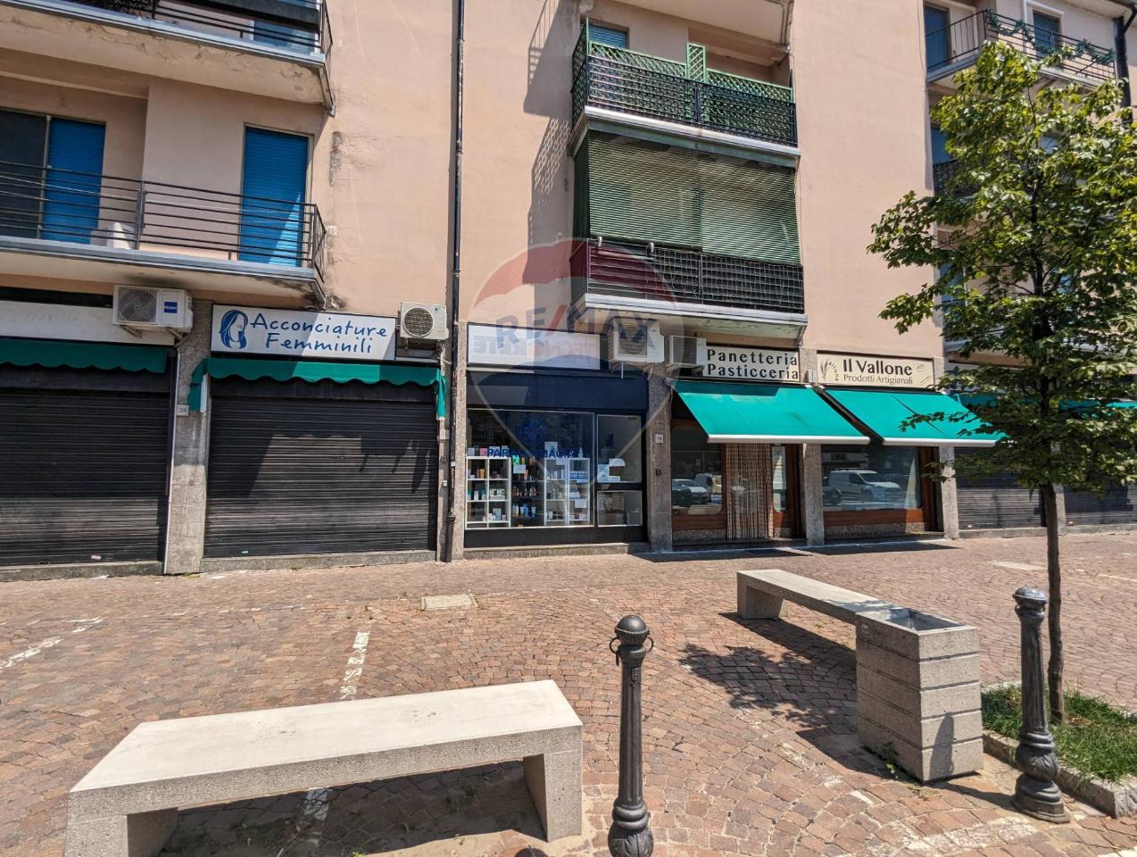 Esercizio commerciale in vendita a Pavia