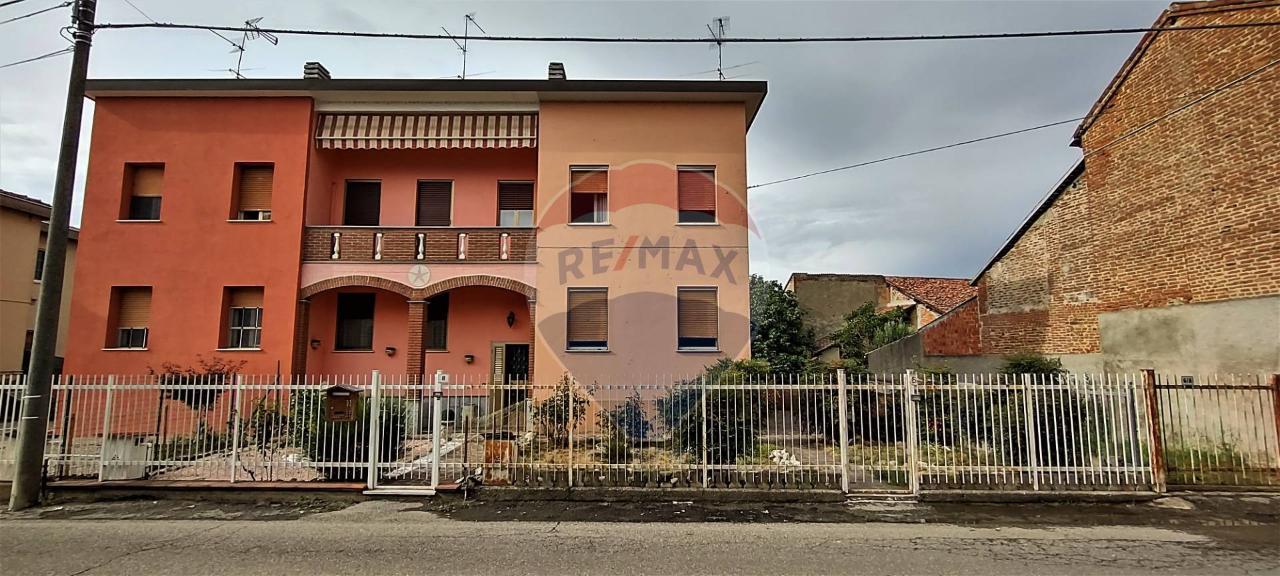 Villa in vendita a Inverno E Monteleone