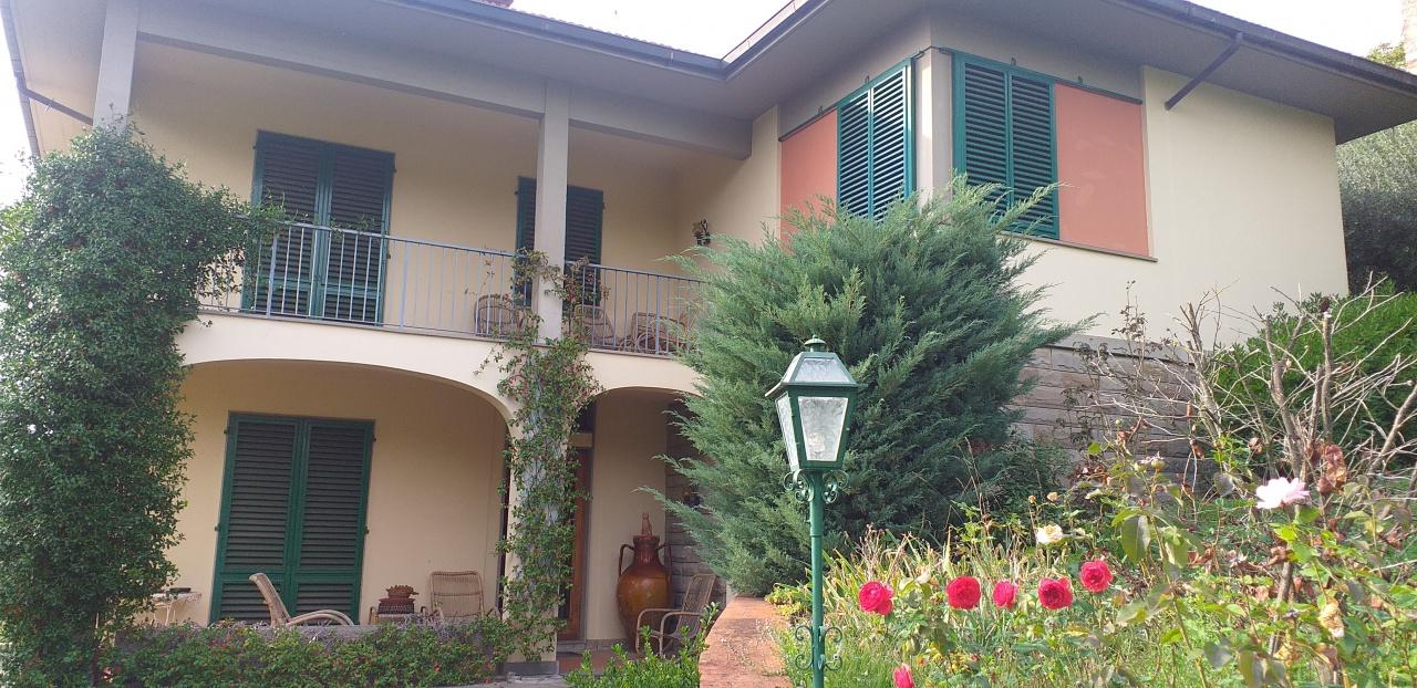 Villa plurifamiliare in vendita a Pontassieve
