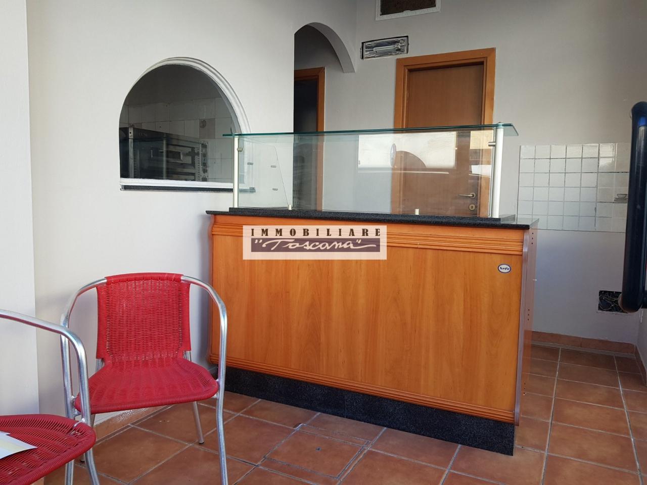 Palazzina commerciale in vendita a Viareggio