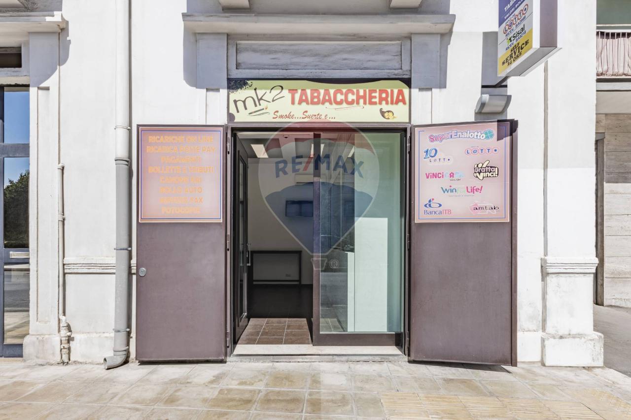 Esercizio commerciale in vendita a Bari