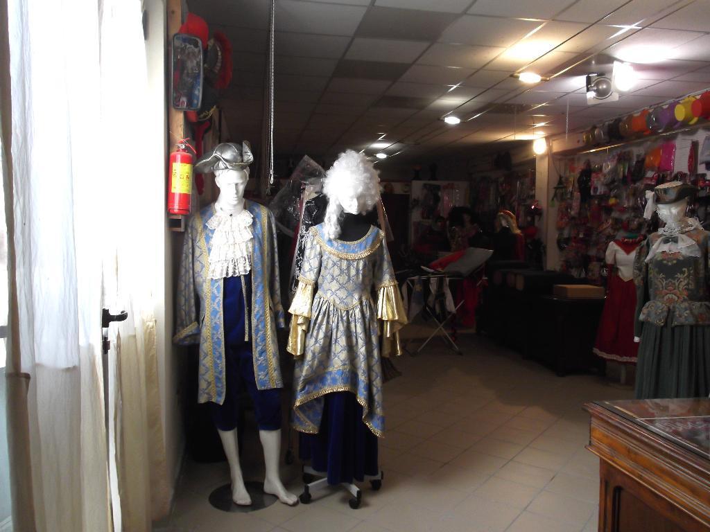 Esercizio commerciale in vendita a Mondovi'