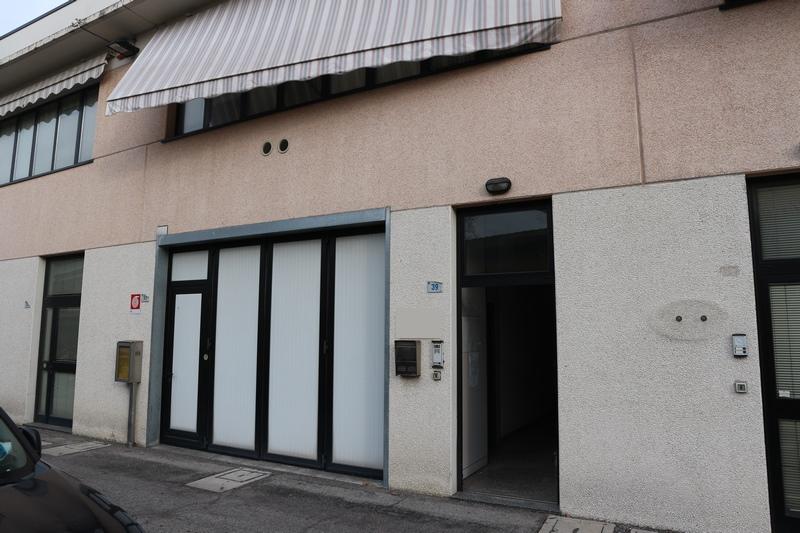 Magazzino in vendita a Forli'