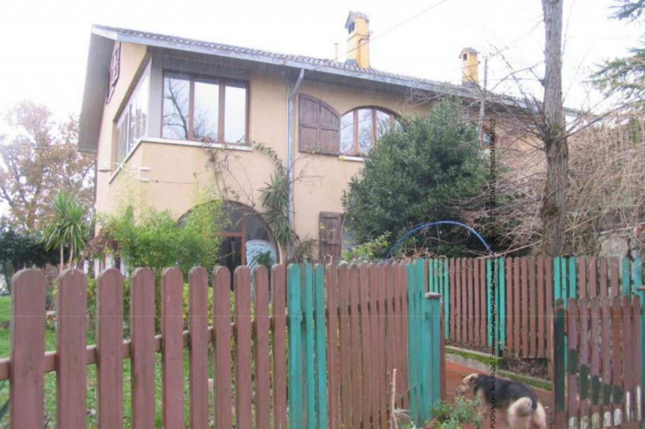 Casa indipendente in vendita a Fabriano