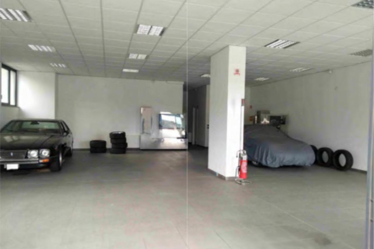 Esercizio commerciale in vendita a Cosenza