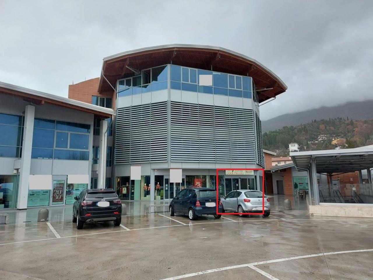 Negozio in vendita a Gualdo Tadino