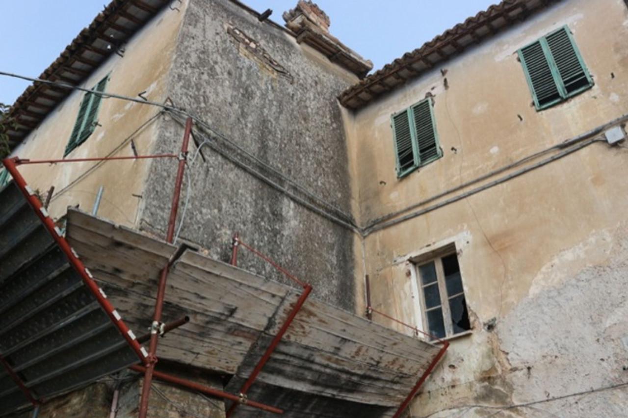 Palazzo in vendita a Trevi