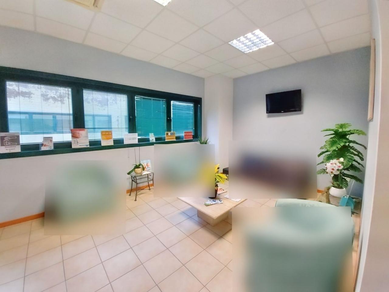Ufficio in vendita a Falconara Marittima