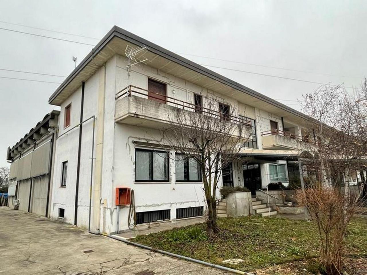 Capannone in vendita a Monticello Conte Otto