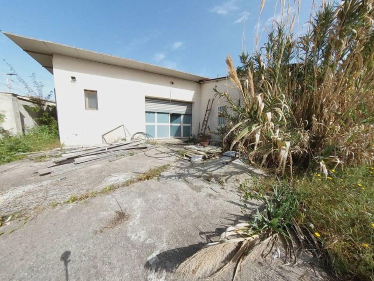Magazzino in vendita a Gioia Tauro