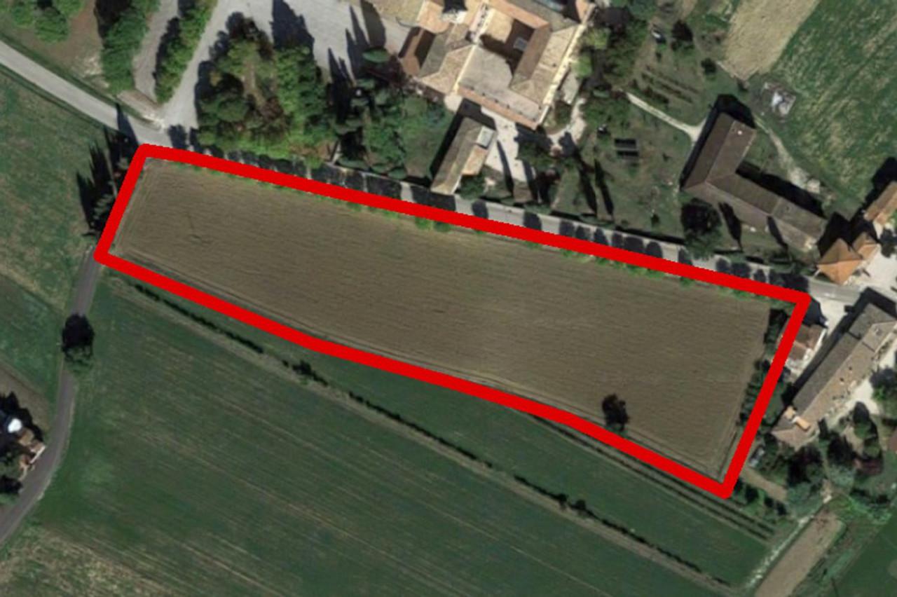 Terreno edificabile commerciale in vendita a Montefalco