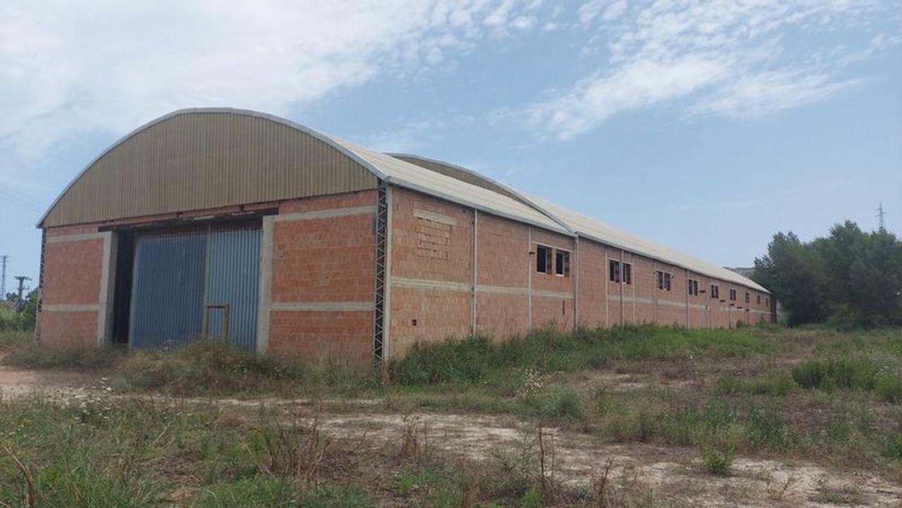 Capannone in vendita a Valdina