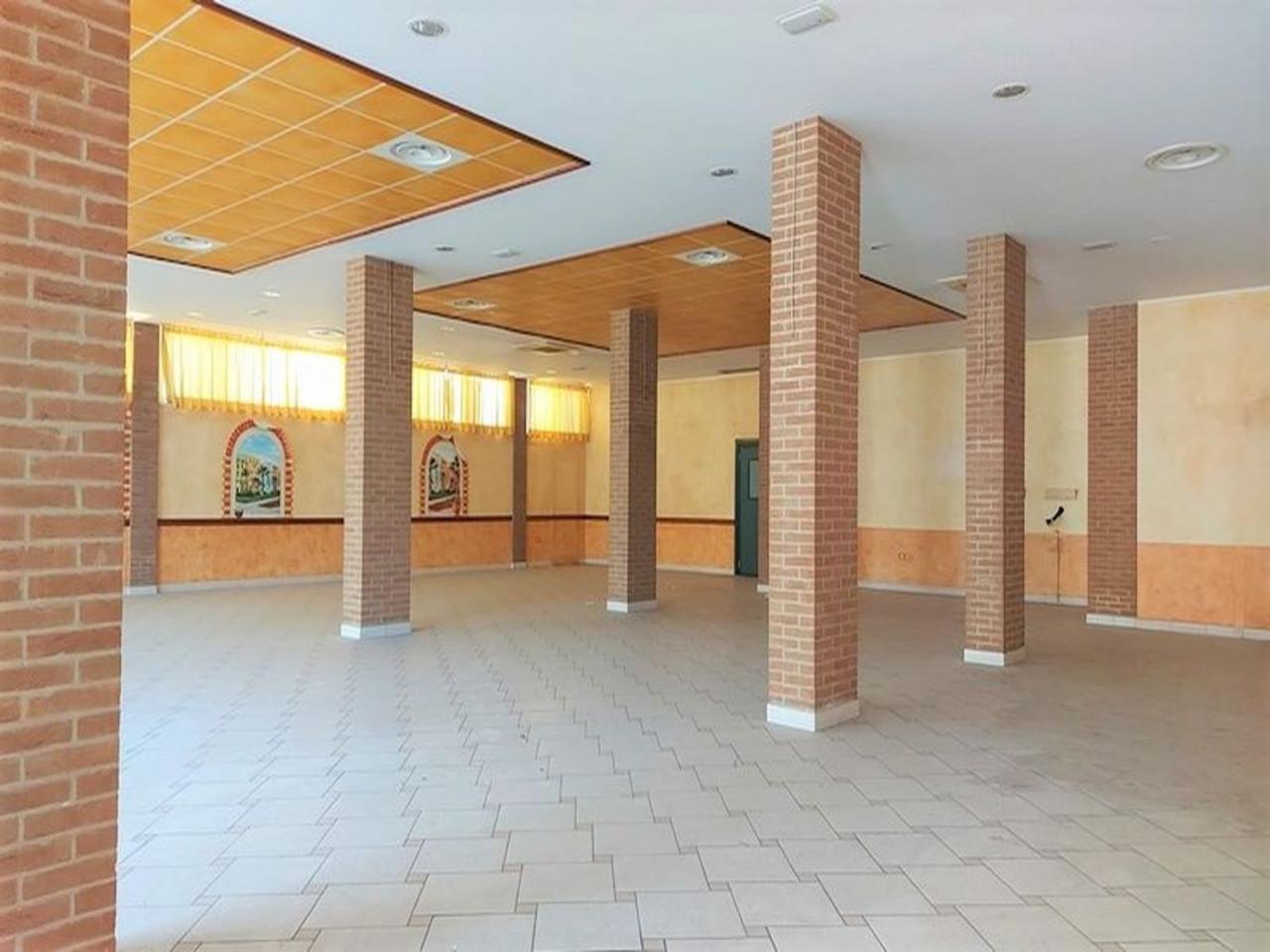 Esercizio commerciale in vendita a Montecosaro