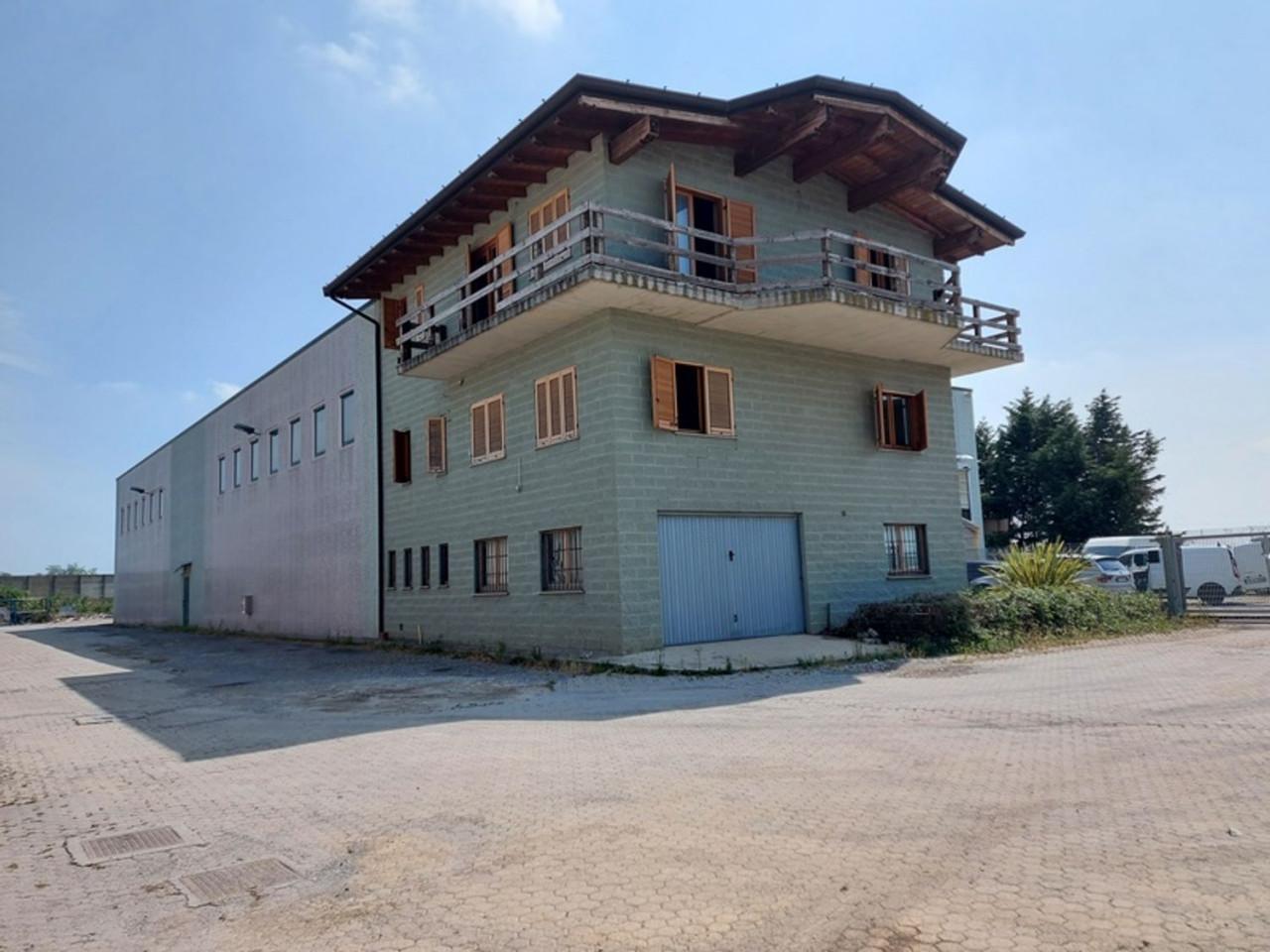 Capannone in vendita a Trezzano Rosa