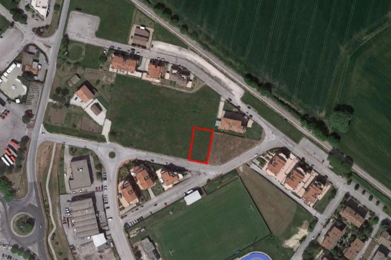 Terreno edificabile residenziale in vendita a Pollenza