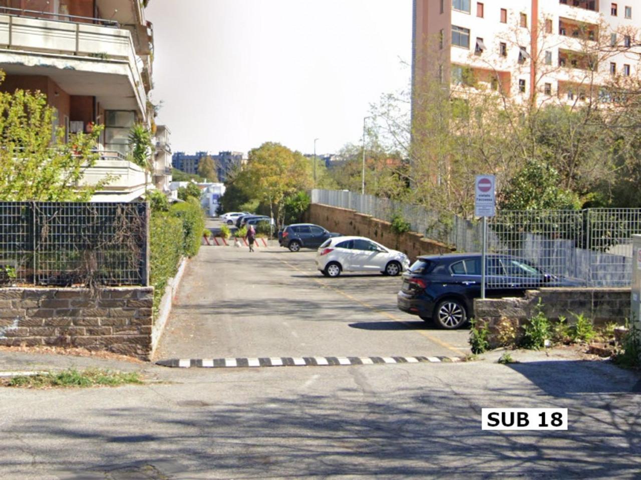 Posto auto in vendita a Roma