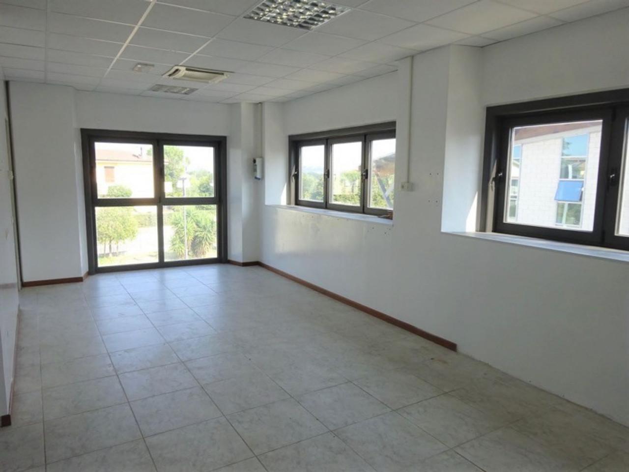 Ufficio in vendita a Montecosaro
