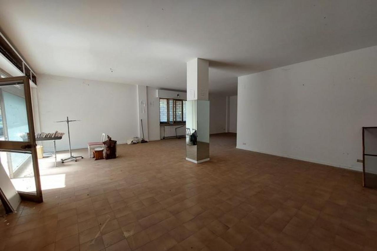 Negozio in vendita a Sant'Egidio Alla Vibrata