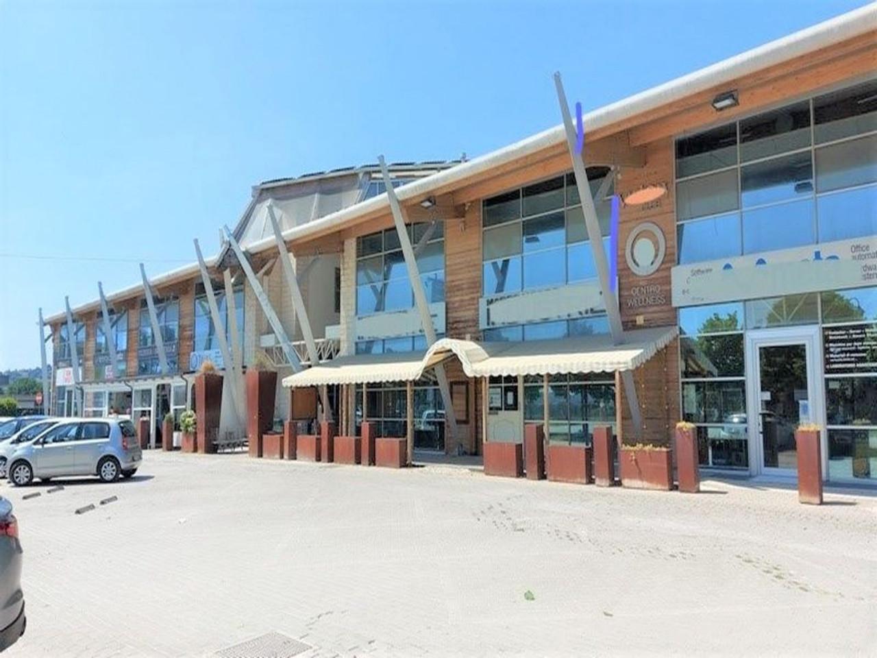 Esercizio commerciale in vendita a Montecosaro