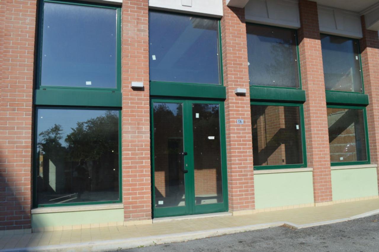 Magazzino in vendita a Macerata
