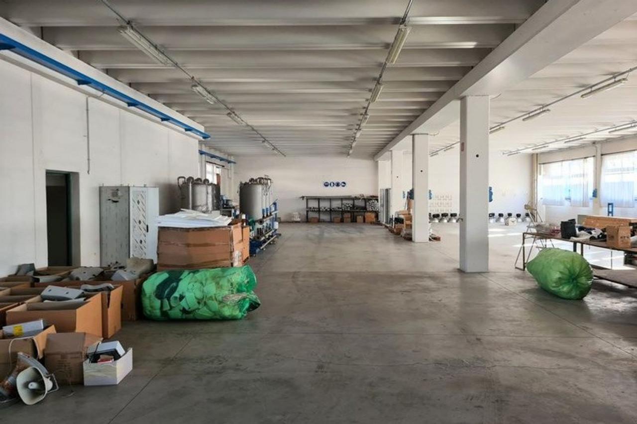 Capannone in vendita a Nove