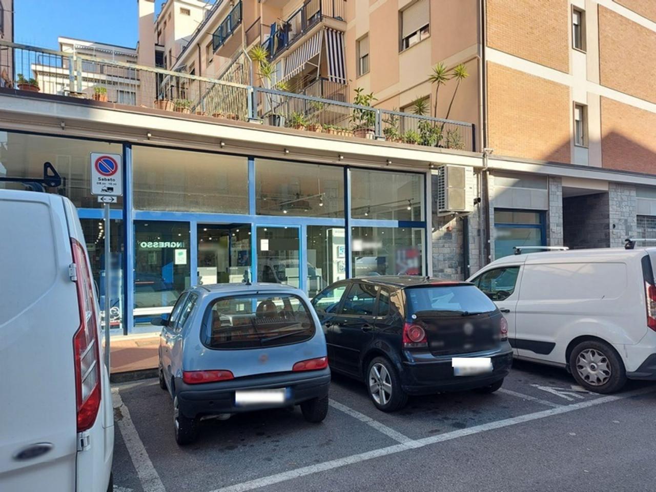 Esercizio commerciale in vendita a Albenga