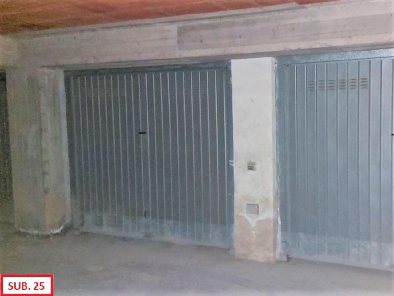 Garage in vendita a Aci Catena