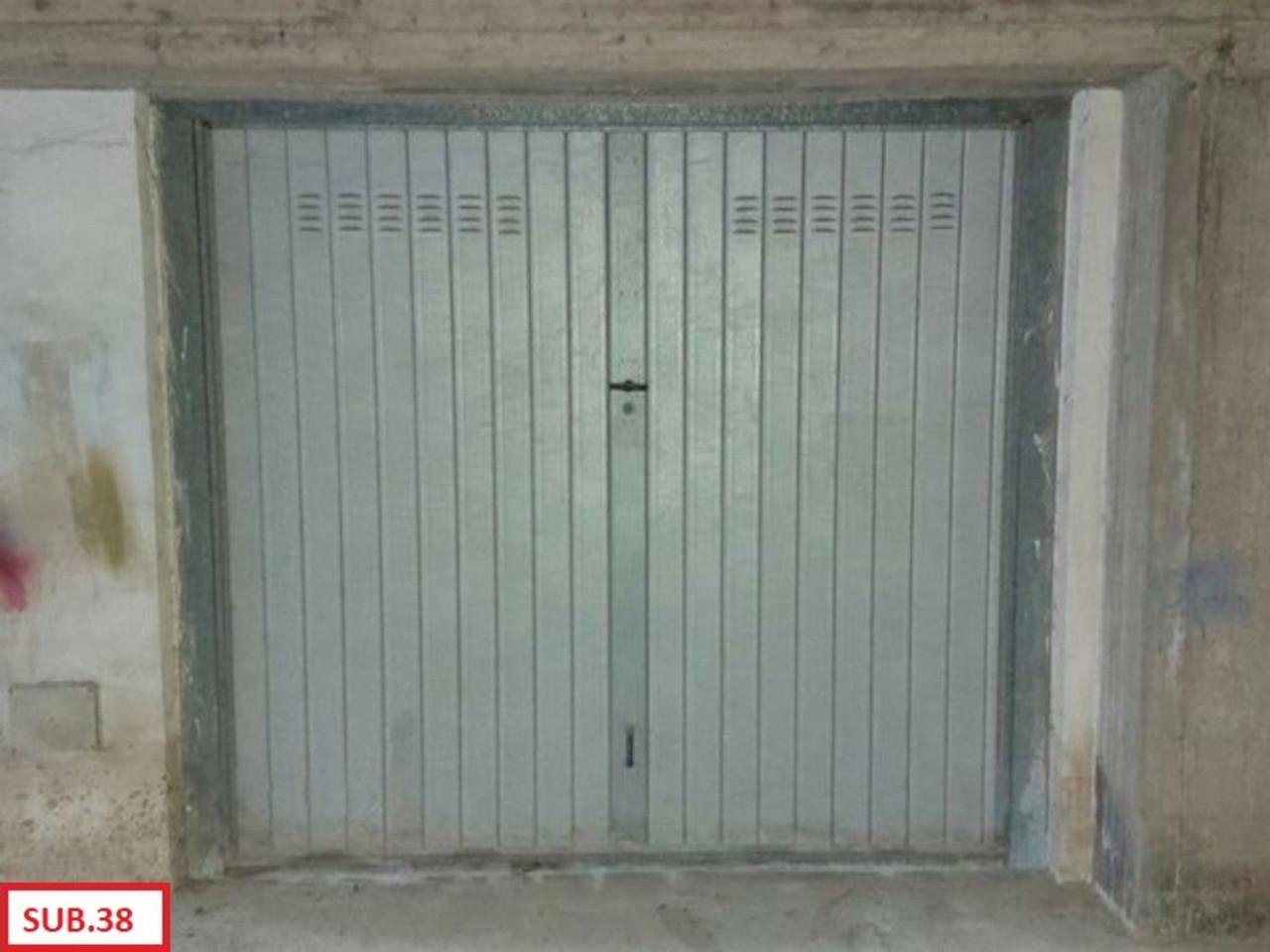 Garage in vendita a Aci Catena