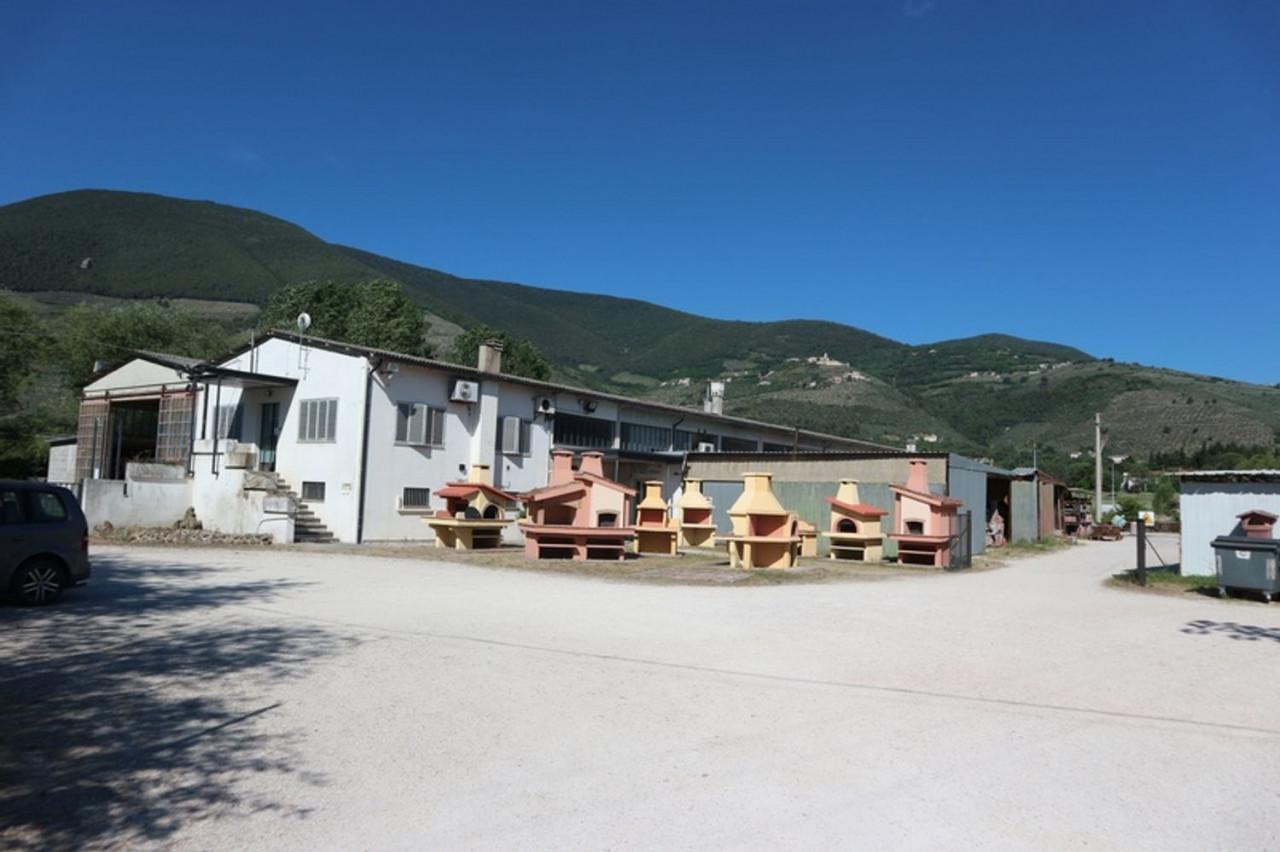 Capannone in vendita a Campello Sul Clitunno