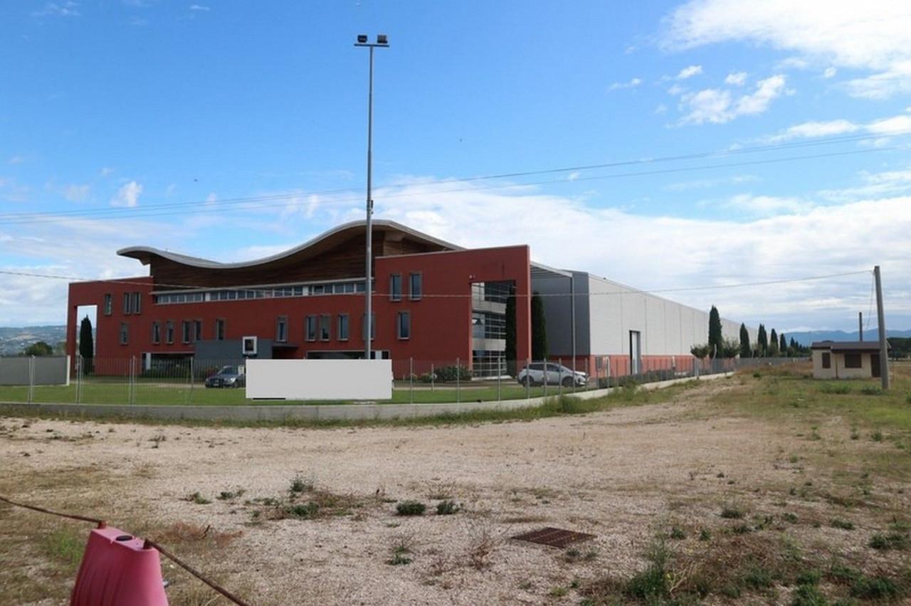 Capannone in vendita a Bettona