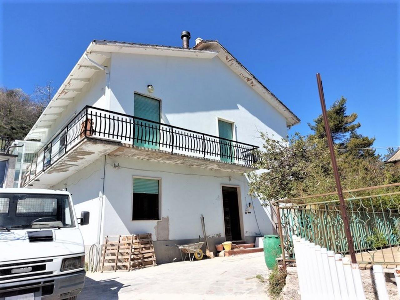 Casa indipendente in vendita a Cessapalombo