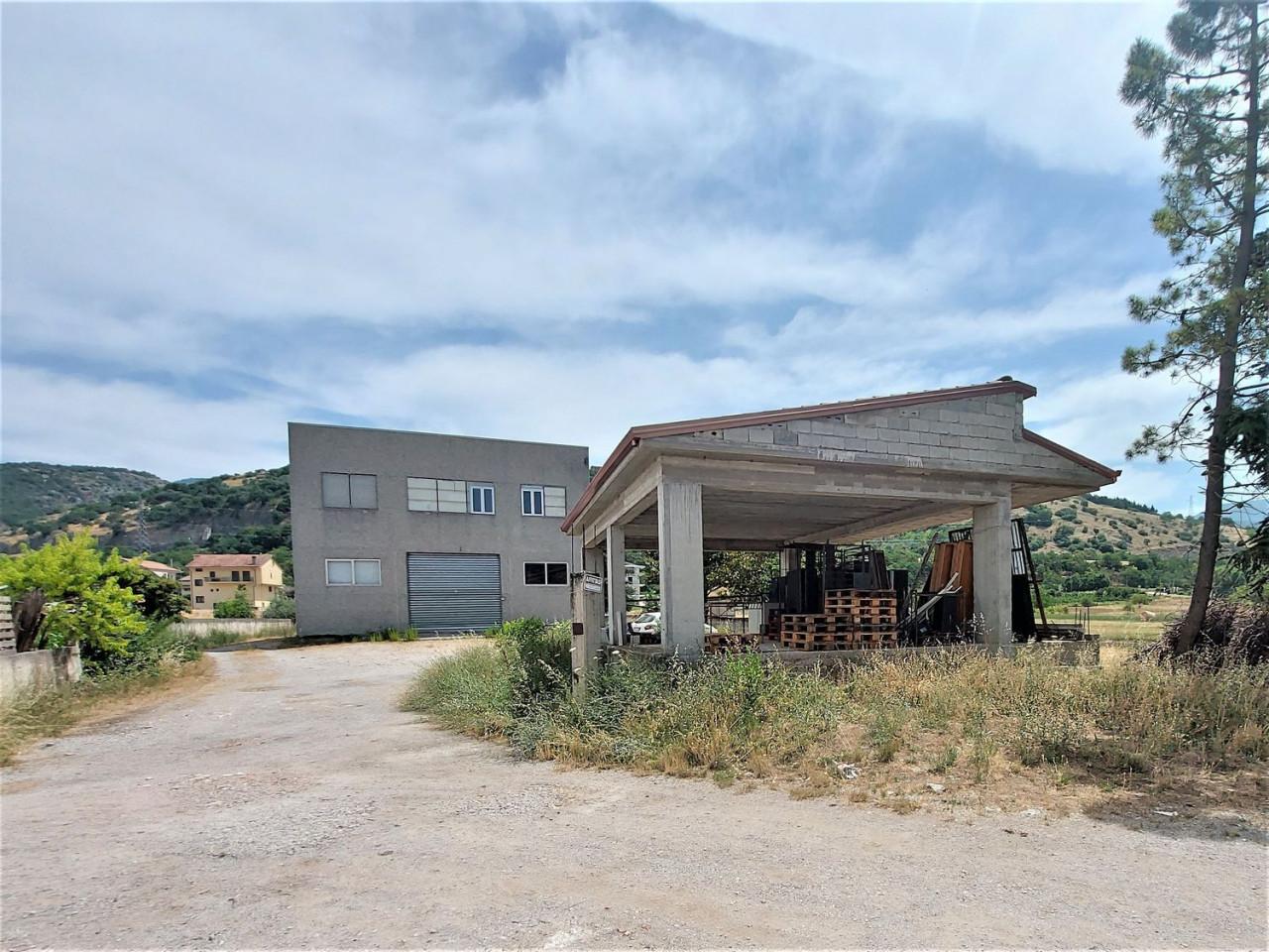 Capannone in vendita a Atena Lucana