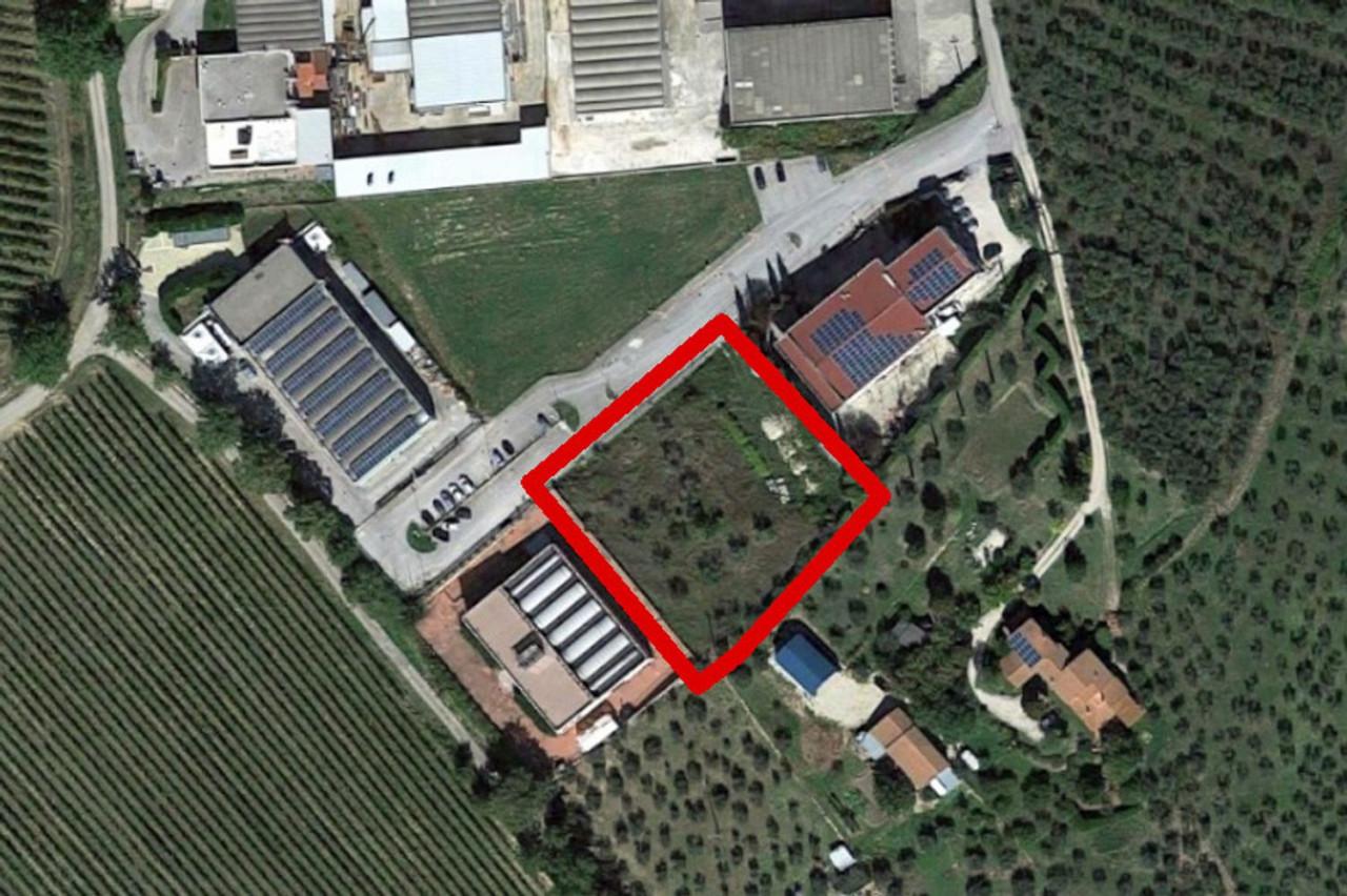 Terreno edificabile industriale in vendita a Montefalco