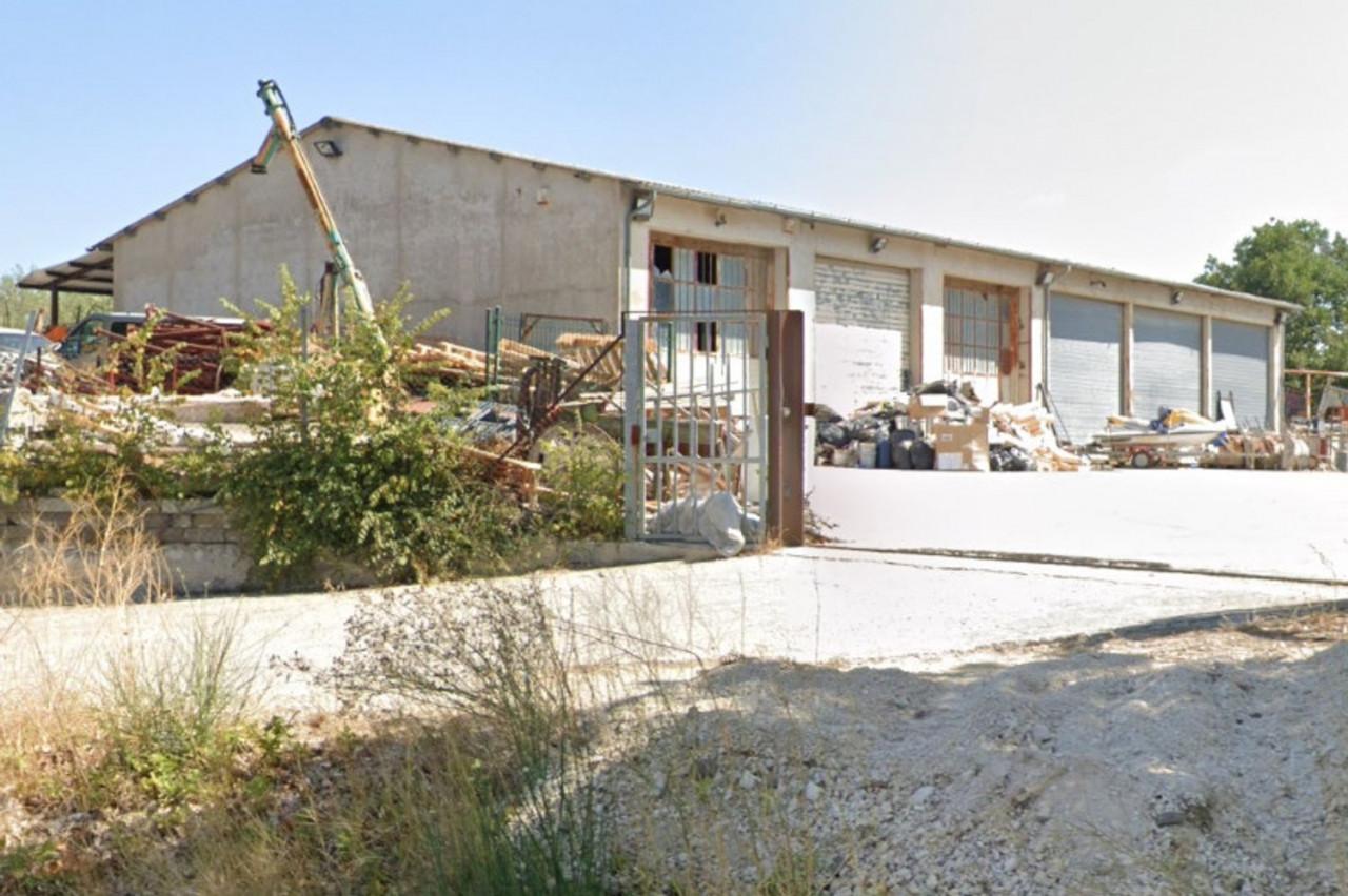 Capannone in vendita a Montefalco