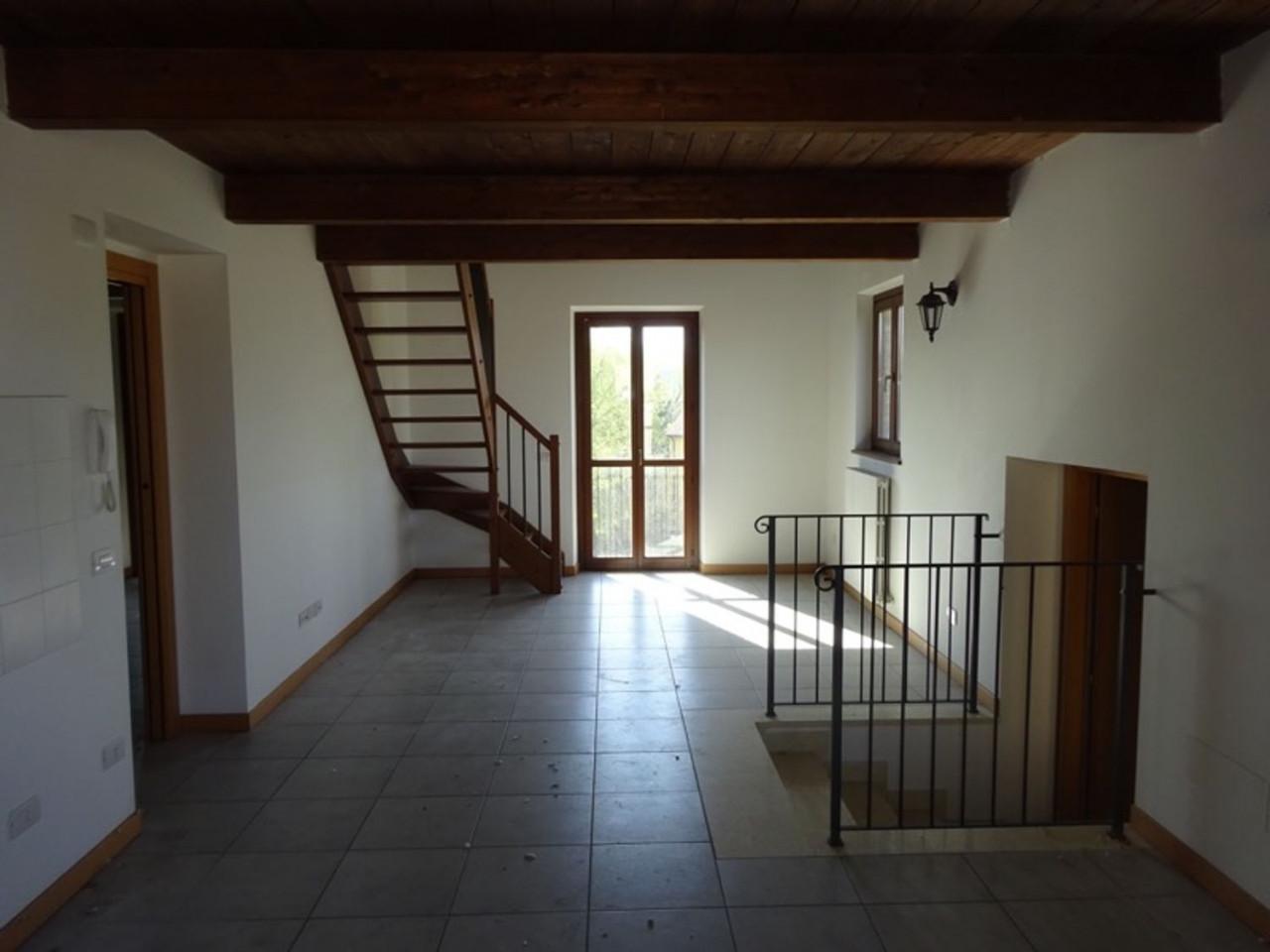 Appartamento in vendita a Monte Roberto