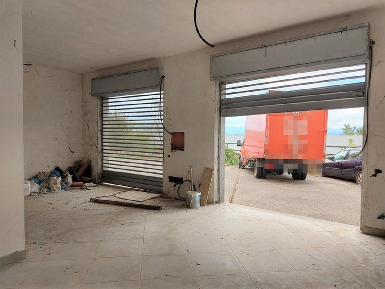 Negozio in vendita a Montopoli Di Sabina