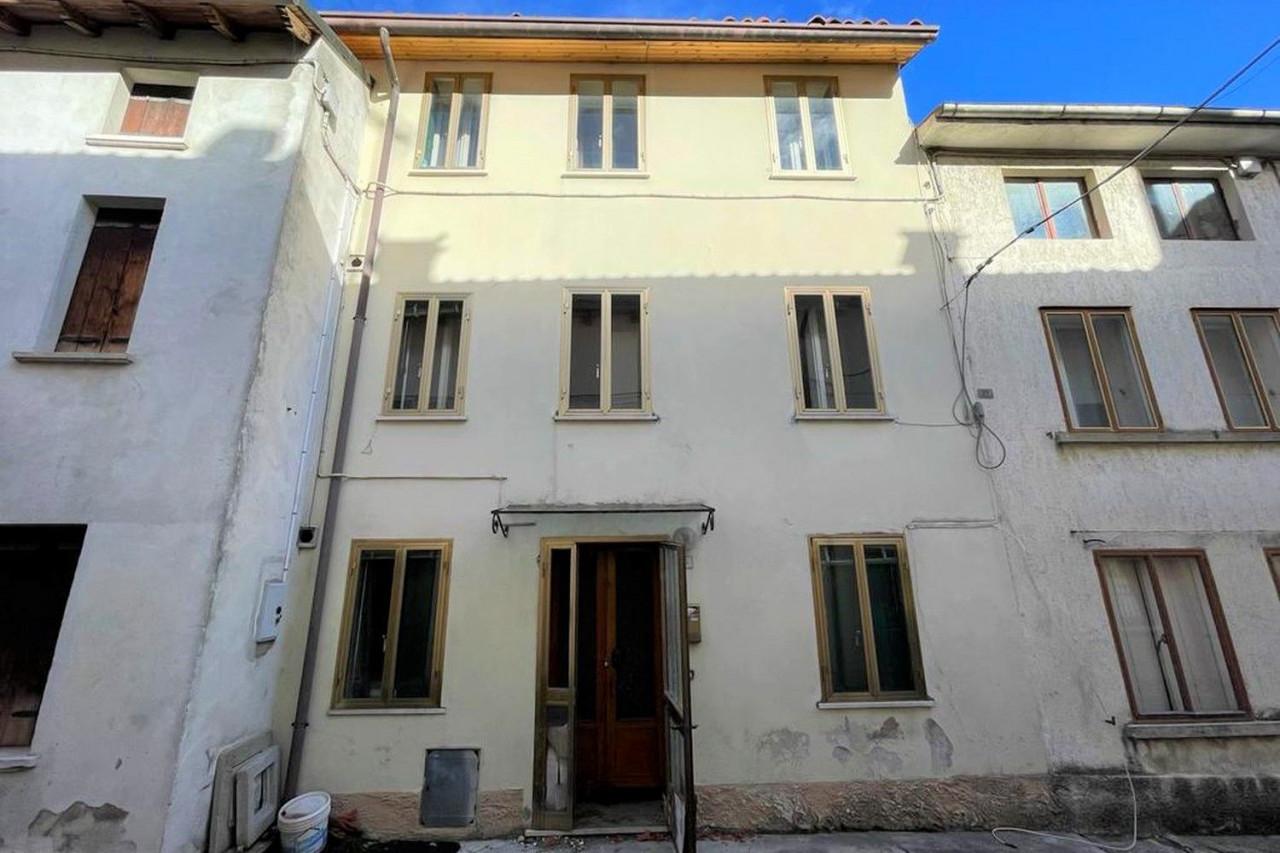 Villa a schiera in Via Meda di Sopra, N. 55, Velo d'Astico