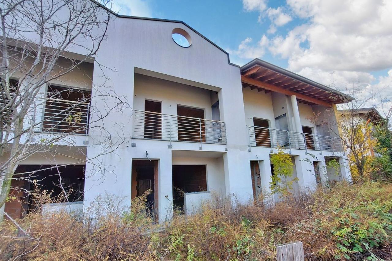 Palazzo in vendita a Monguzzo