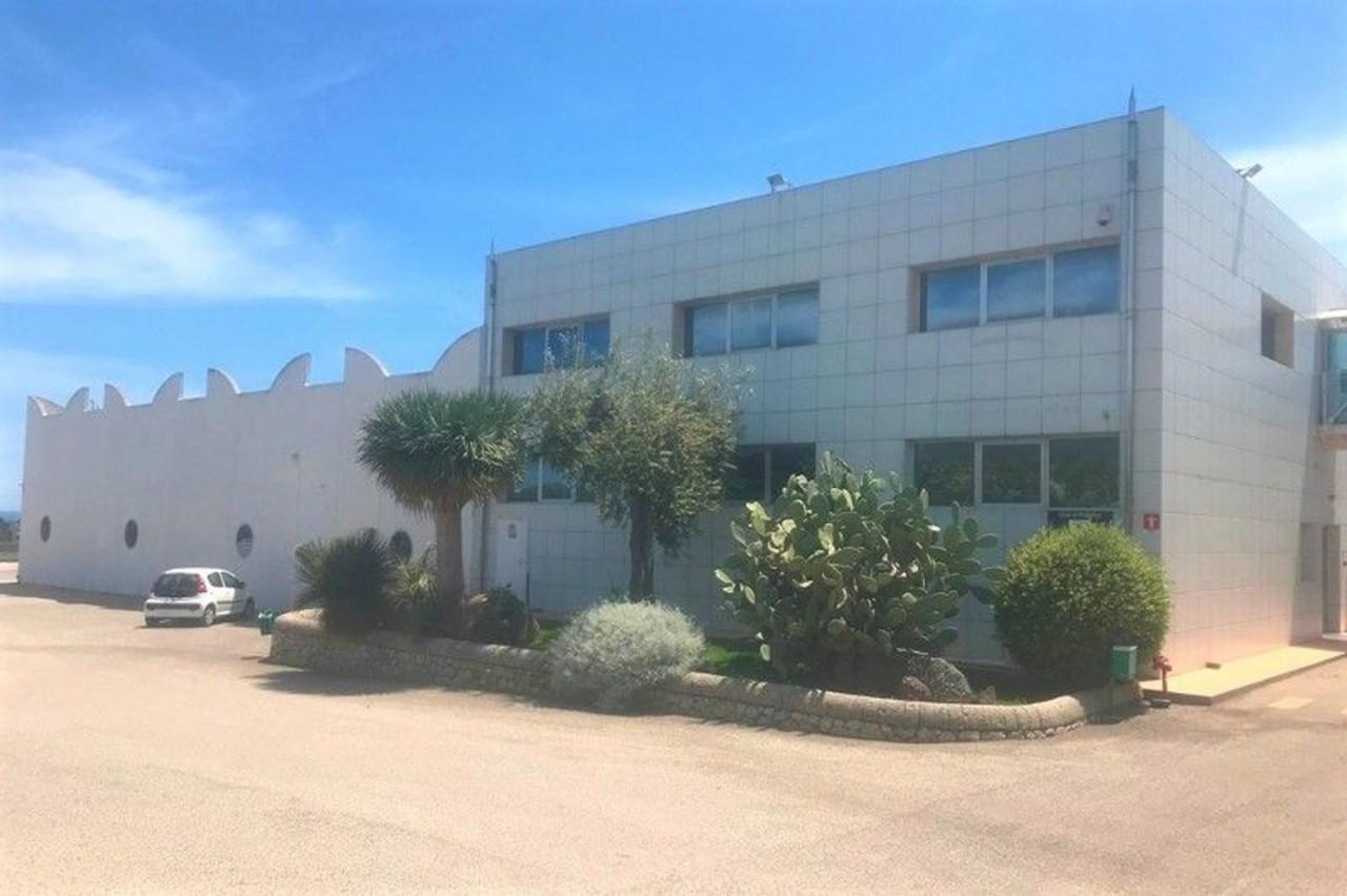 Esercizio commerciale in vendita a Melilli