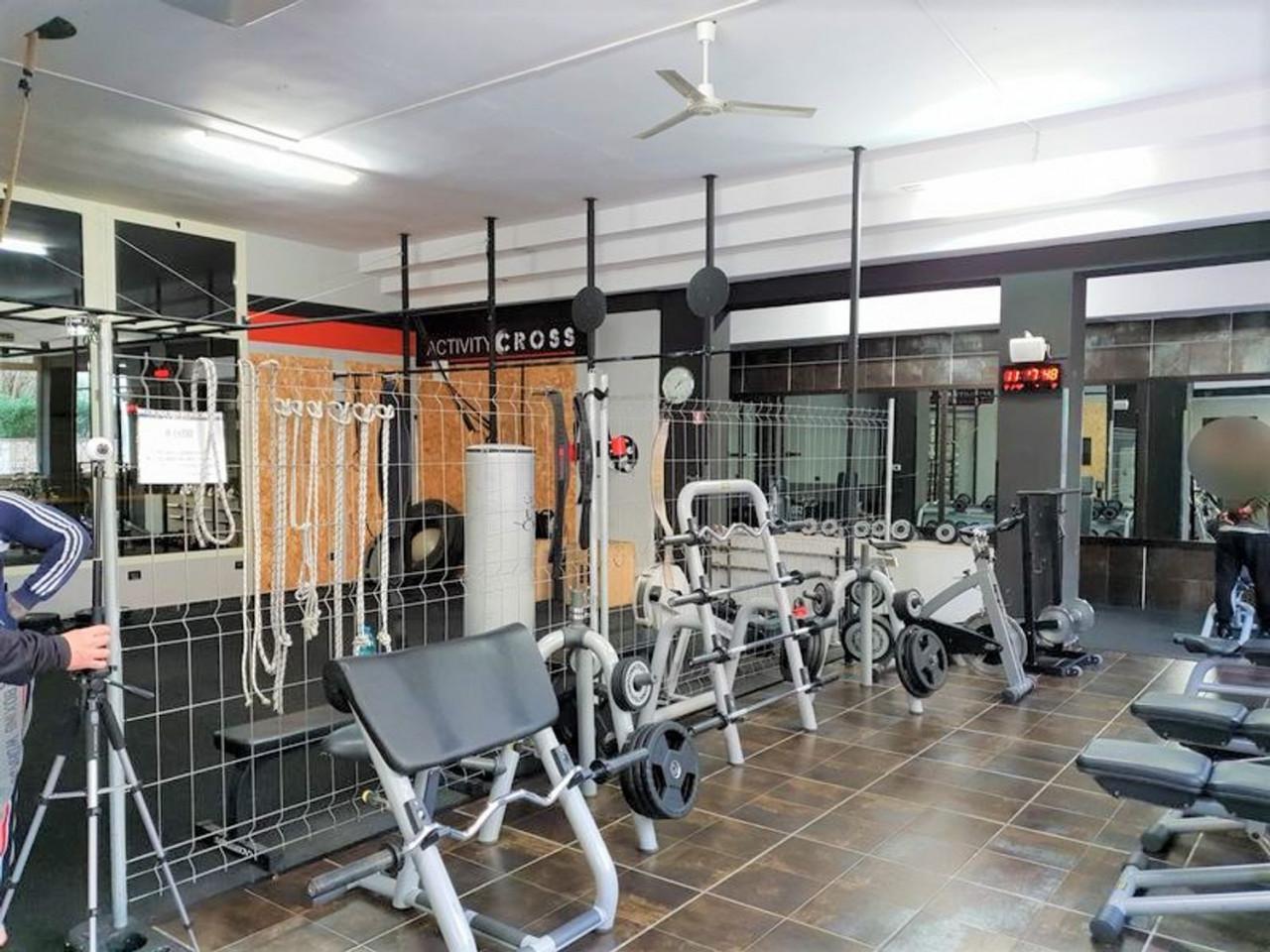 Esercizio commerciale in vendita a Lizzanello