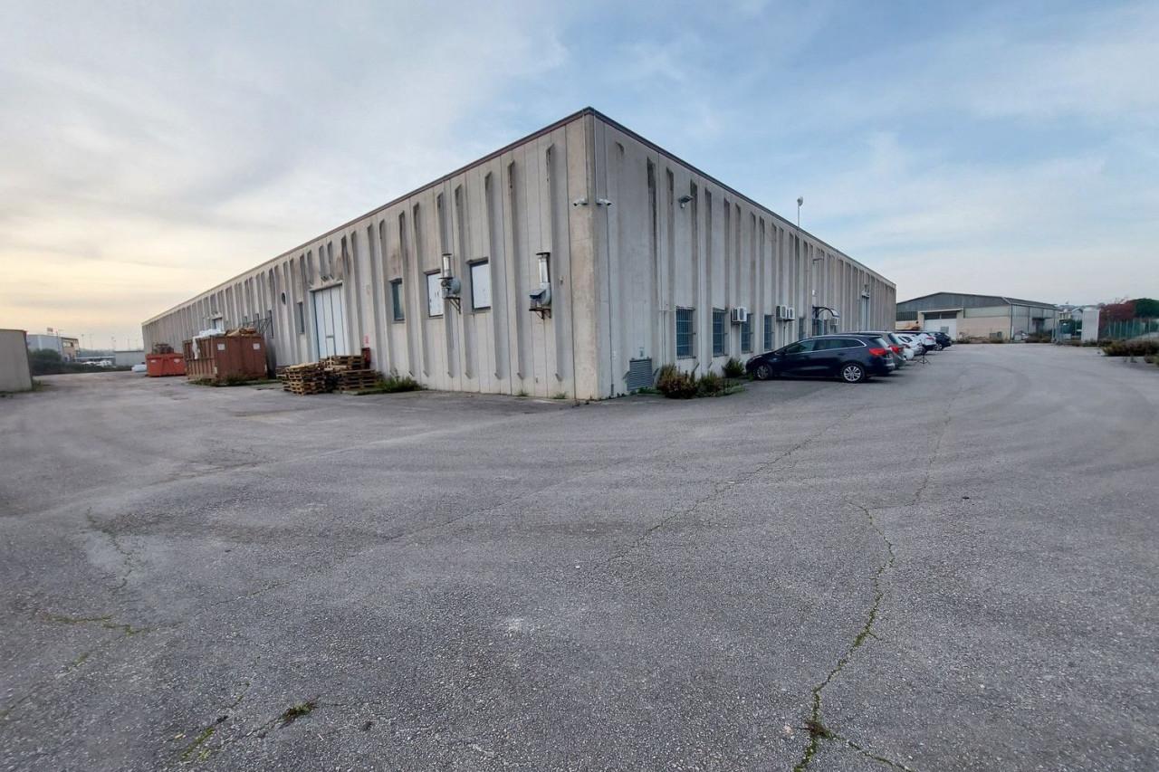 Capannone in vendita a Recanati