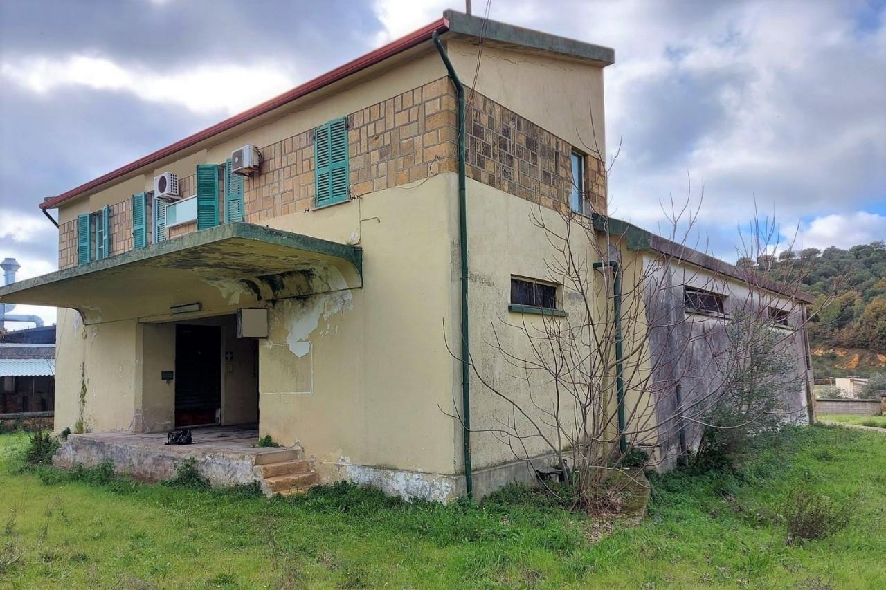 Capannone in vendita a Ales