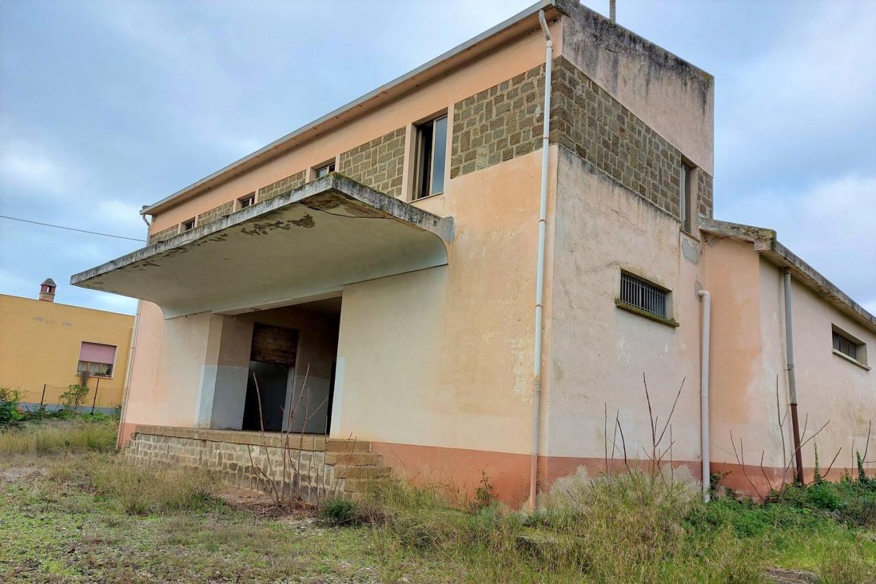 Capannone in vendita a Gonnostramatza