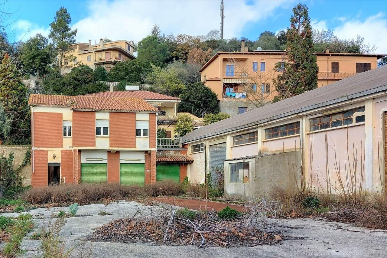 Capannone in vendita a Laconi