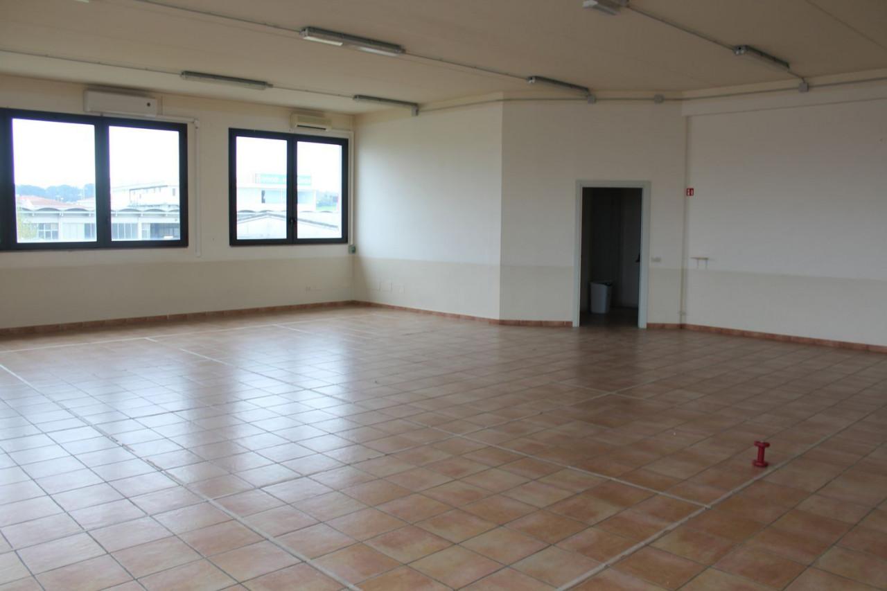 Negozio in vendita a Casciana Terme Lari