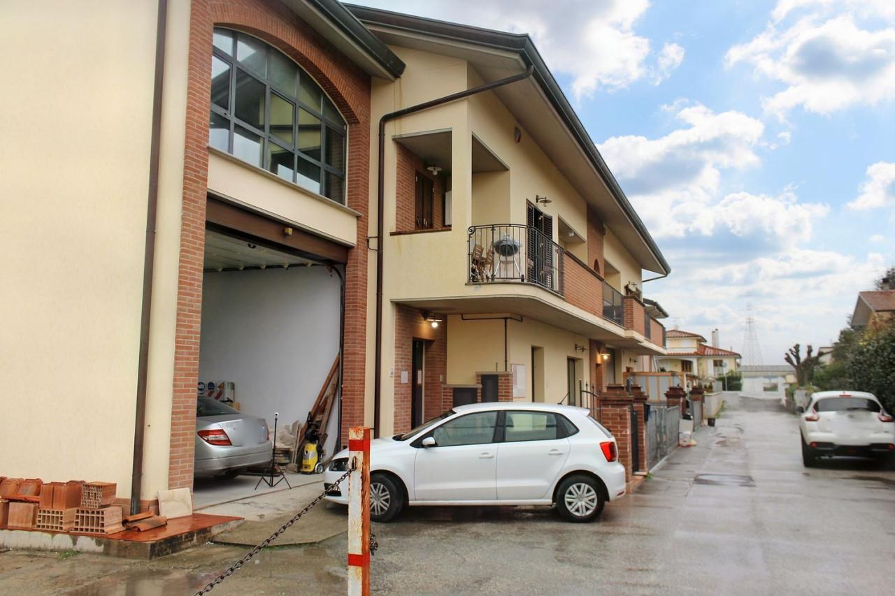 Capannone in vendita a Calcinaia