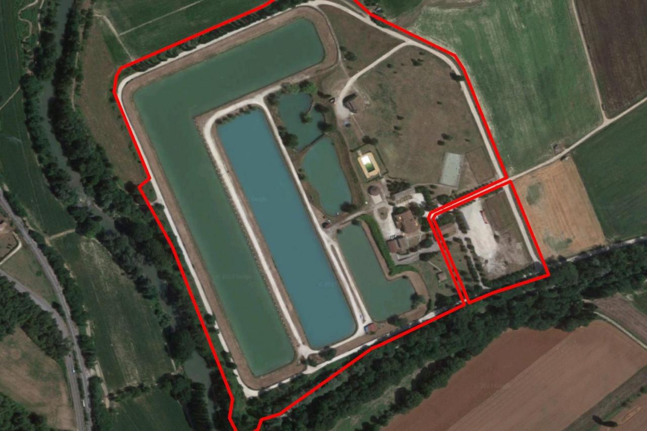 Azienda agricola in vendita a Montone