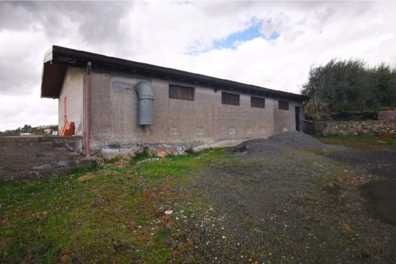 Magazzino in vendita a Belpasso