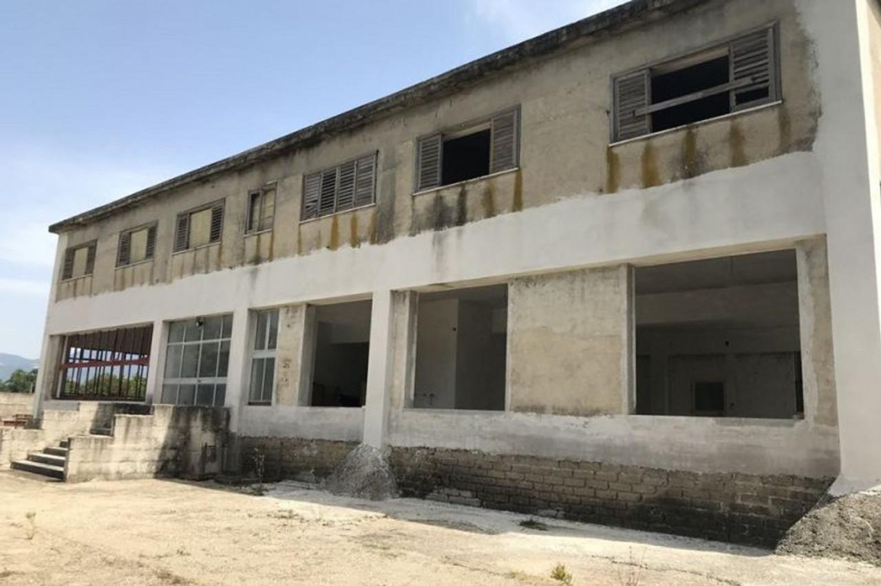 Capannone in vendita a Baia E Latina