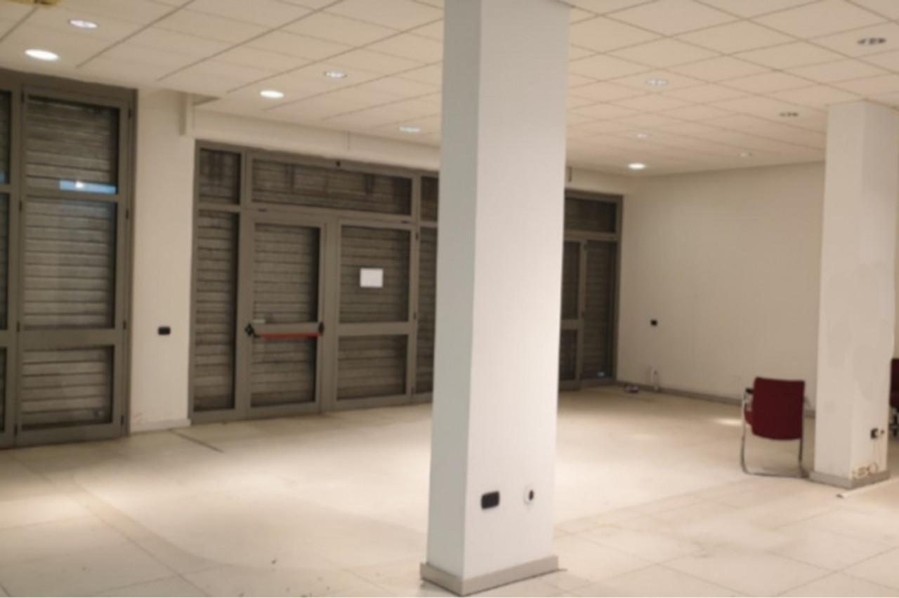 Magazzino in vendita a Nola